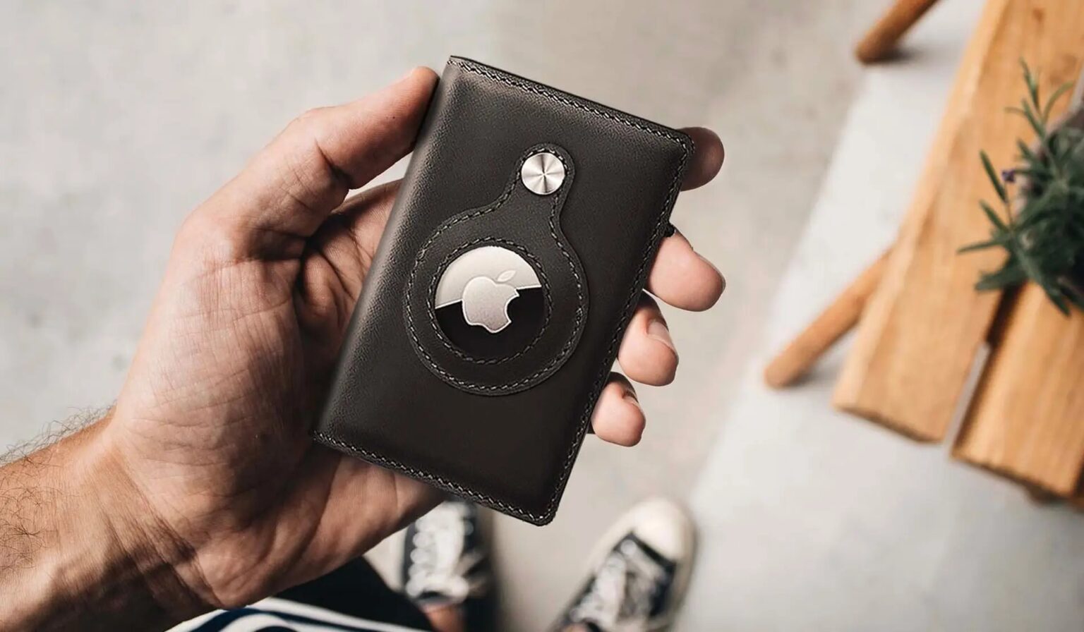 AirTag Wallet Elegance Functionality Combined AppleMagazine AirTag Wallet Elegance Functionality Combined AppleMagazine