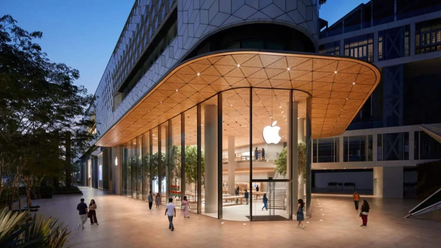 iPhone Manufacturing in India Surges as Apple Expands Production to 25% ...