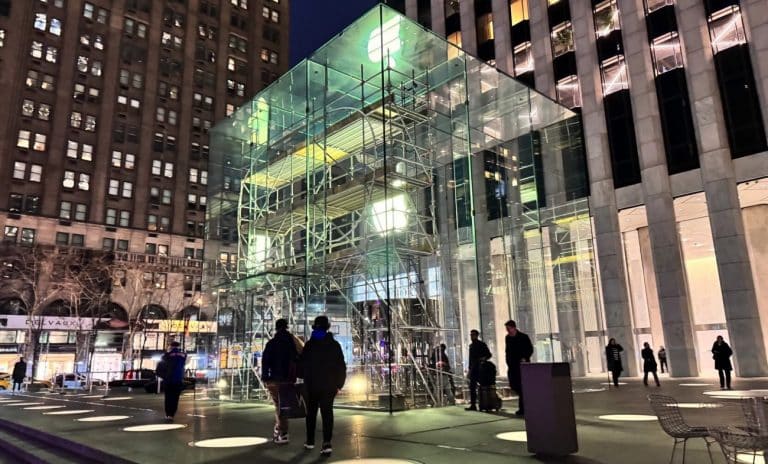 Apple Vision Pro Unveiling: Fifth Avenue Store's Futuristic