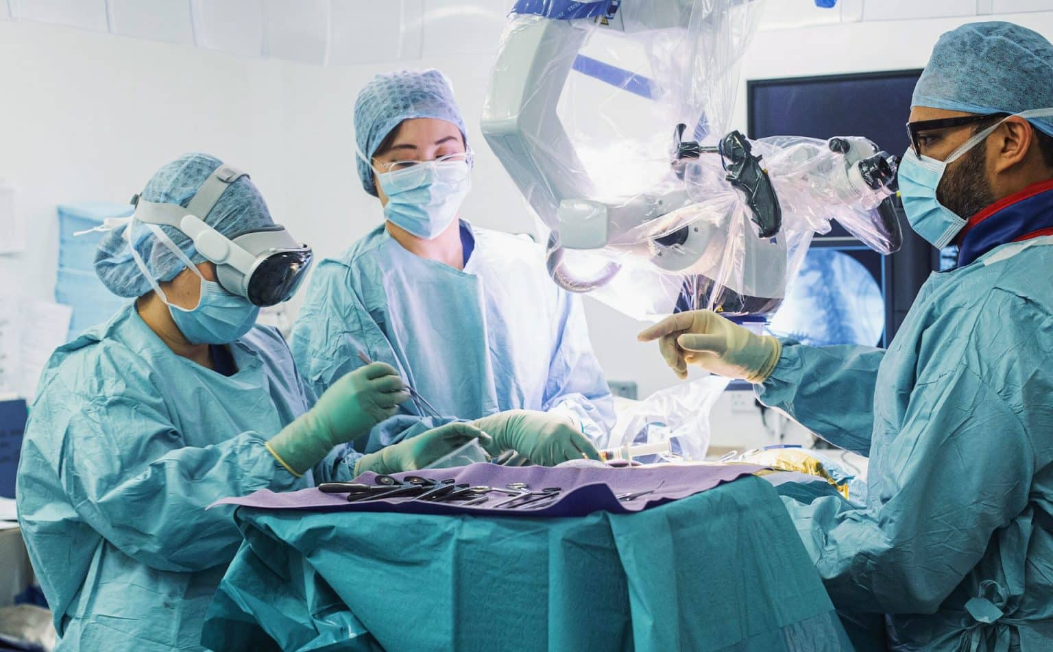 Surgical Precision Redefined: Apple's Vision Pro in UK Healthcare