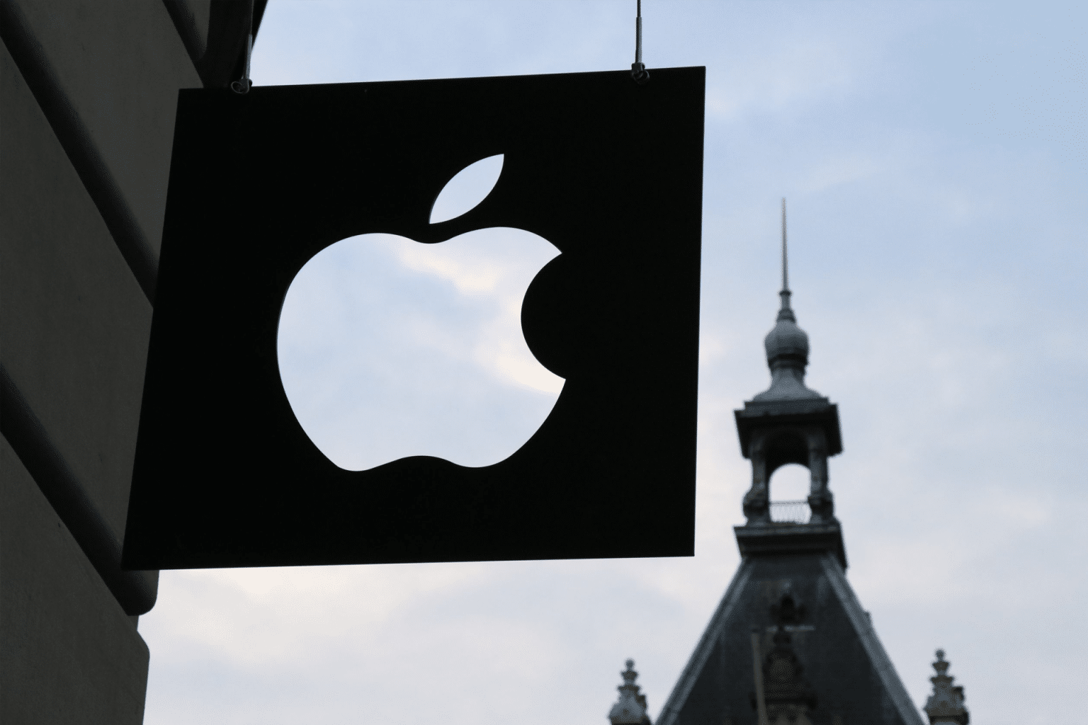 Apple Prepares Overnight Retail Overhaul Ahead of Upcoming Product ...