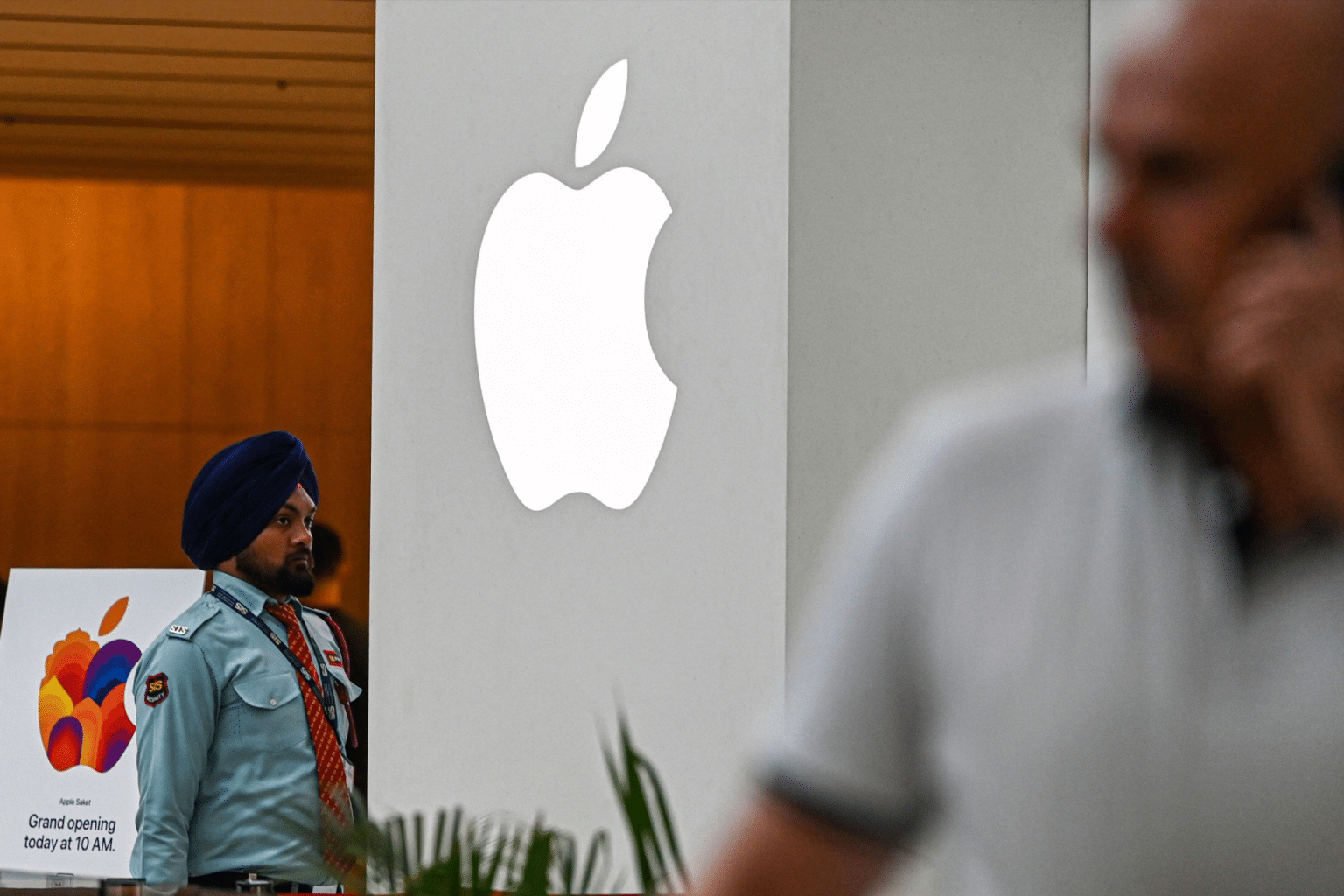 iPhone Manufacturing in India Surges as Apple Expands Production to 25% ...