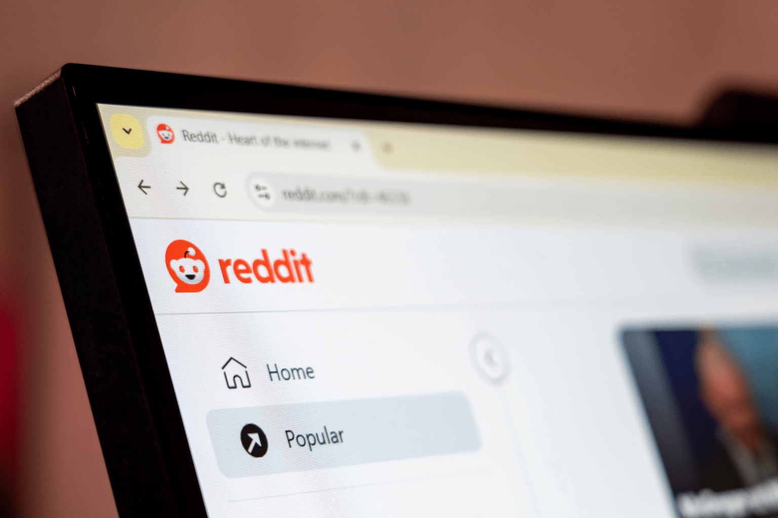Reddit Cuts Jobs as AI Replaces Roles Across Multiple U.S. Industries ...
