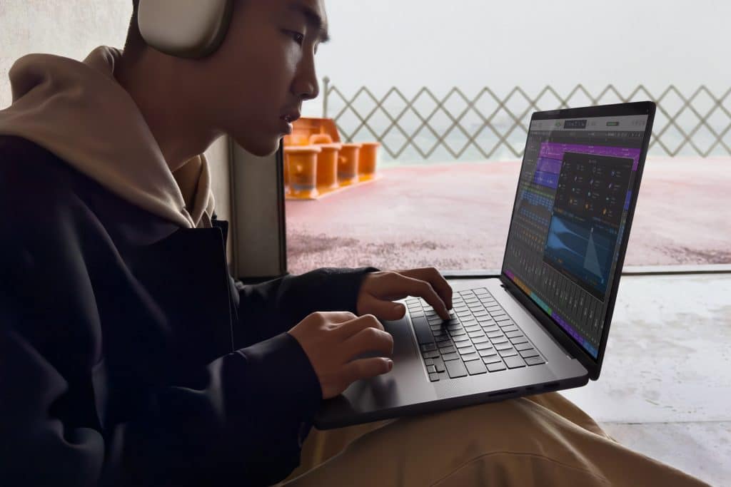 Logic Pro in Apple Creator Studio: Smarter Music Creation With AI ...