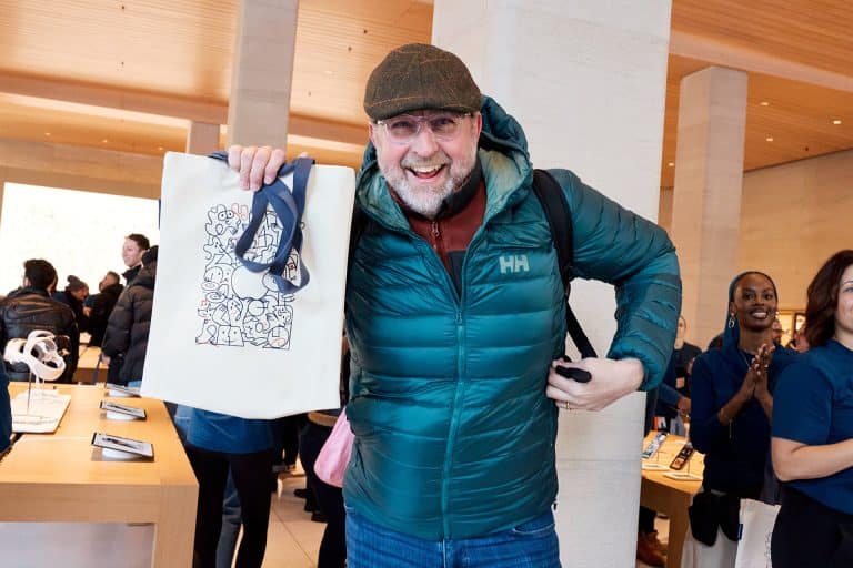 Apple Montreal Store: Inside the Reimagined Apple Sainte-Catherine ...