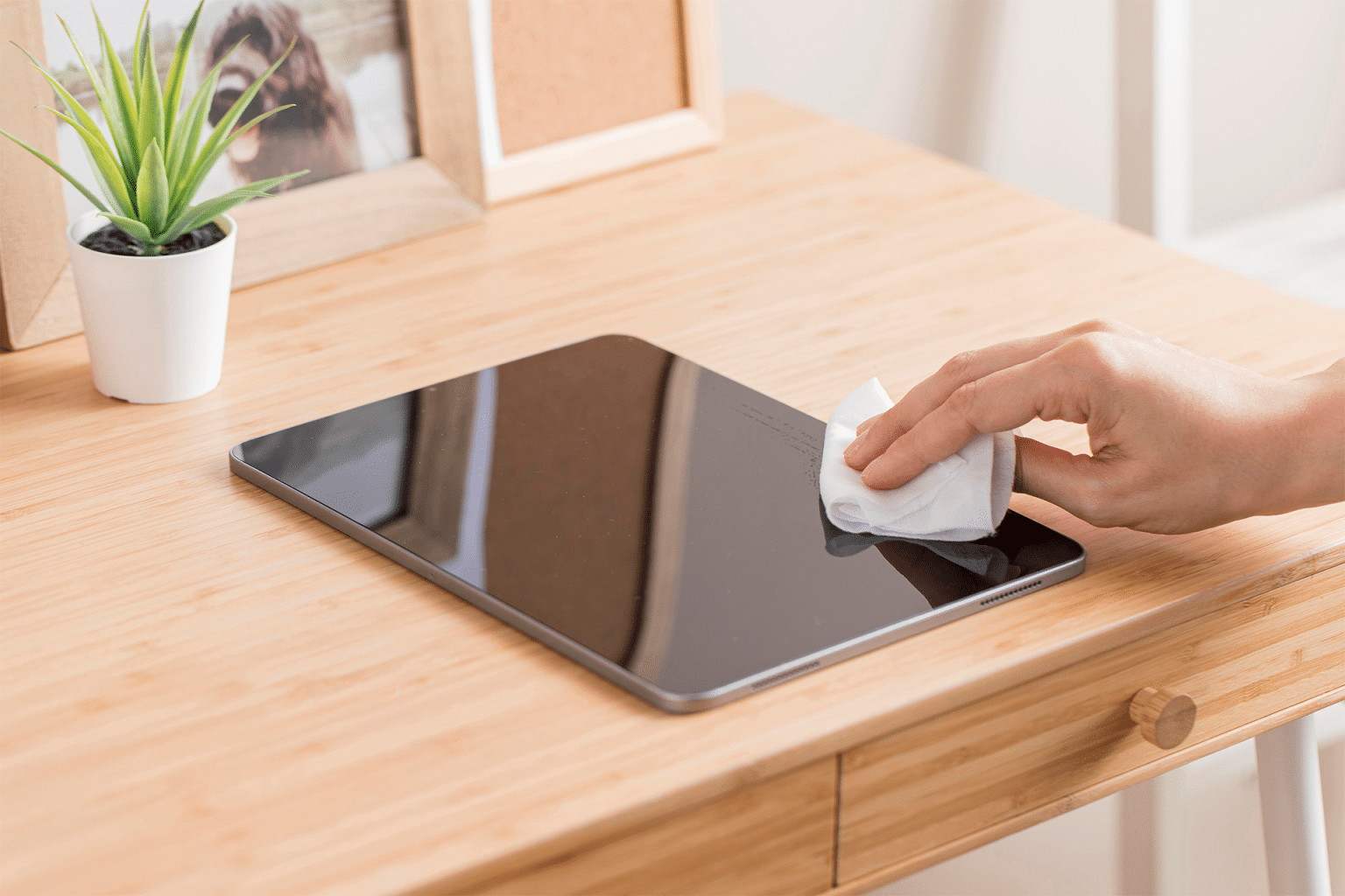 iPad Screen Clean: How to Safely Clean Your iPad Display Without Damage ...