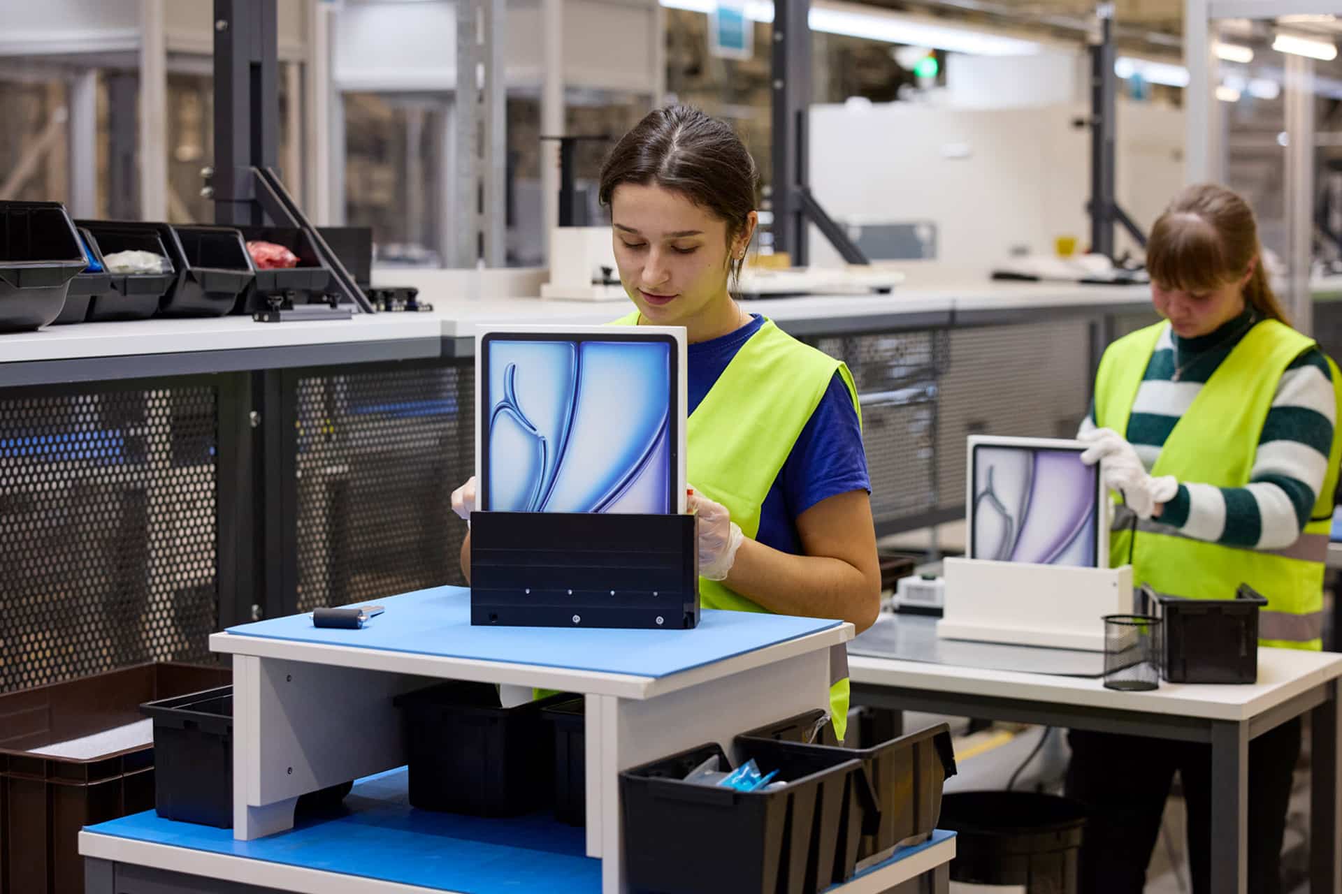 Apple Global Sourcing Strategy Keeps a Vast Supplier Network Moving as ...